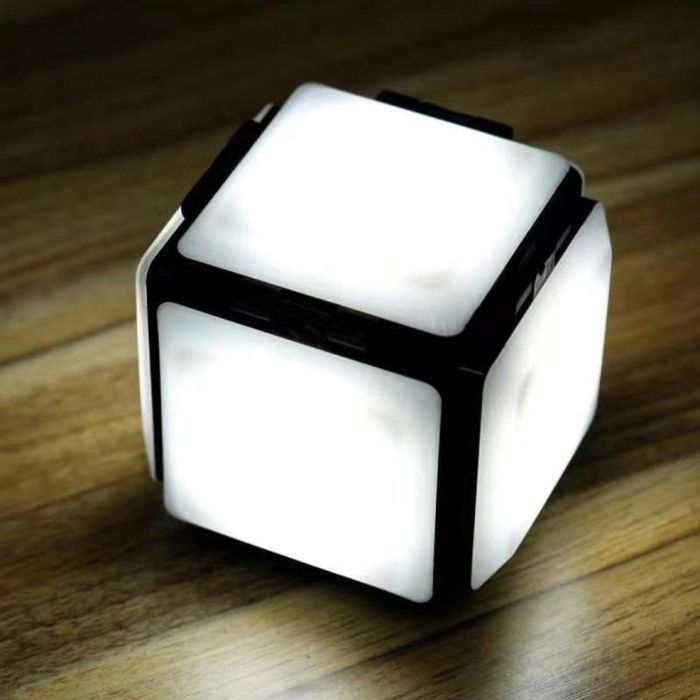 Rubik Cube Energy Saving Lamp with Adjustable LED Panels